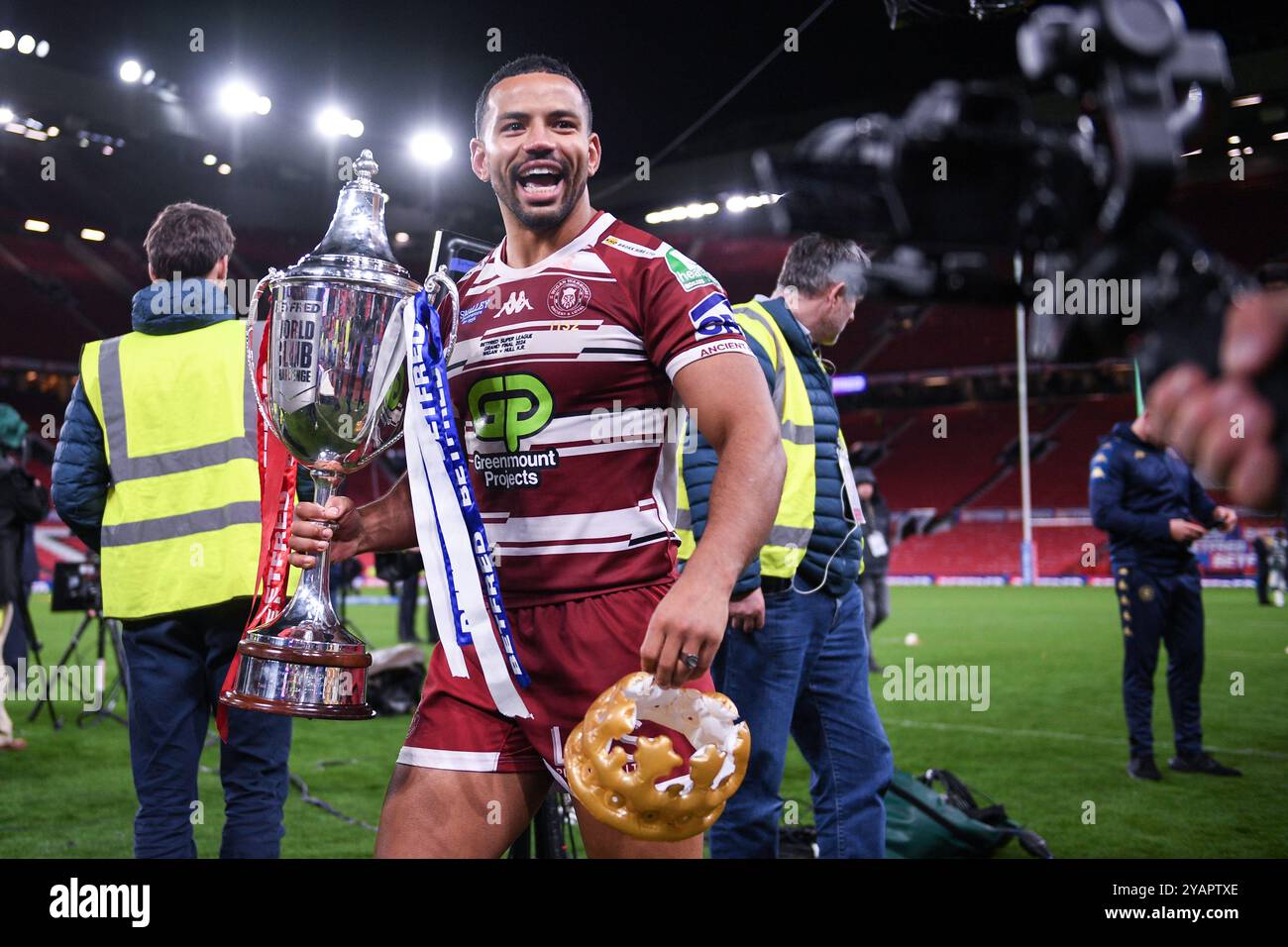 Wigan warriors vs hull football club hi-res stock photography and ...