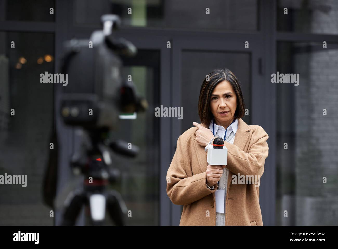 Woman reporter wearing glasses hi-res stock photography and images - Alamy