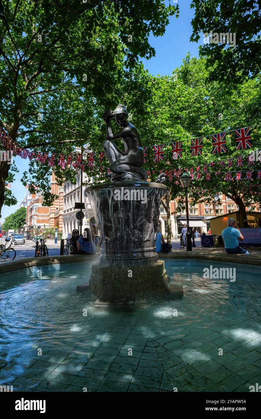 London - 05 28 2022: View of the Venus Fountain in Sloane Square Stock ...