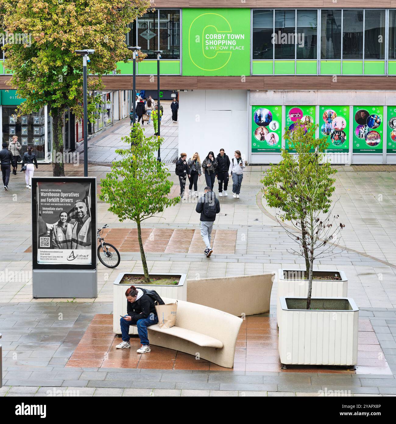 Queen's Square, a pedestrianised shopping Centre in Corby, England ...