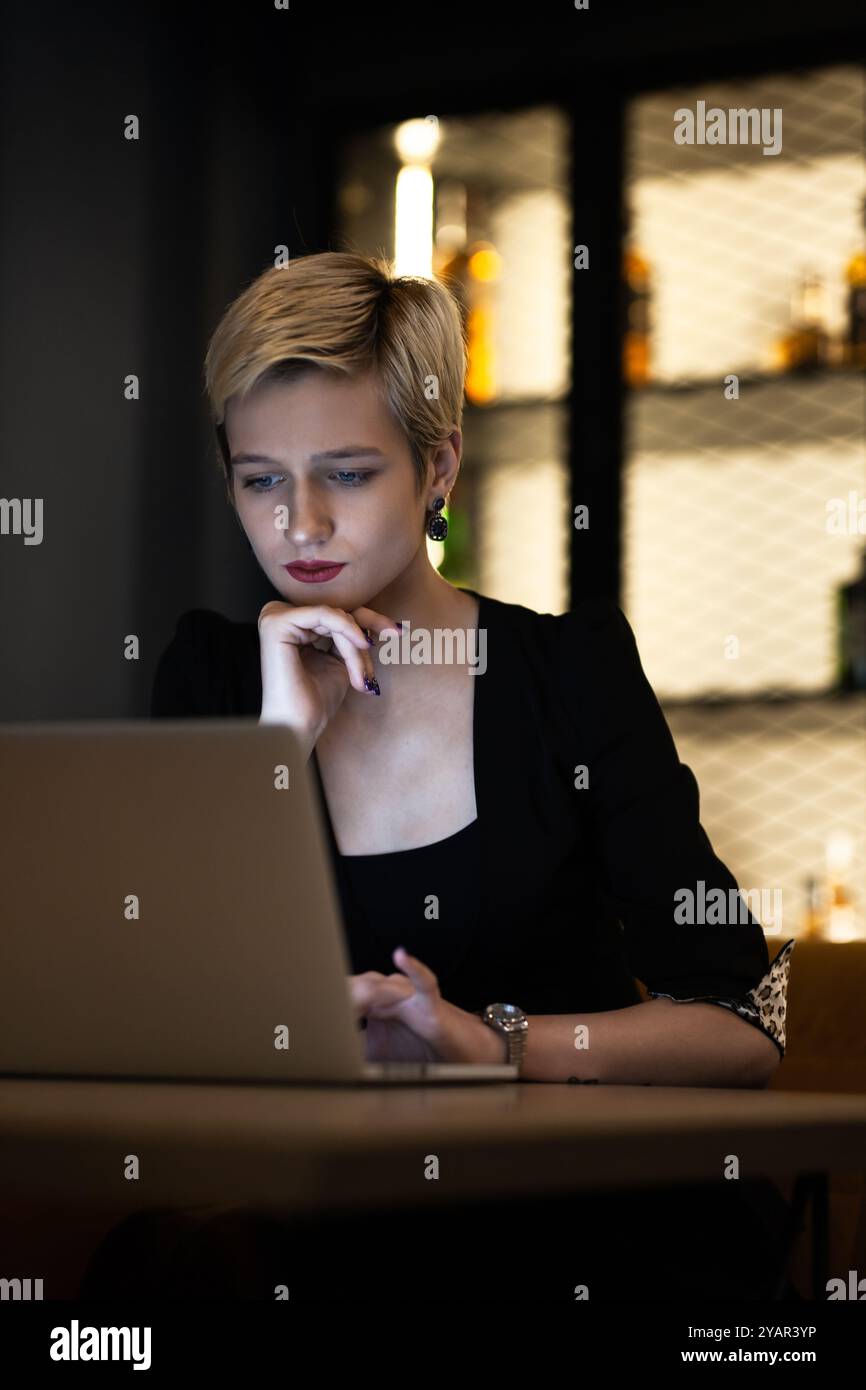 Dimly lit bar hi-res stock photography and images - Alamy