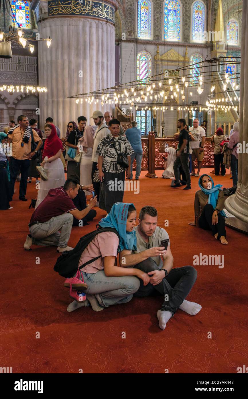 Crowd tourists inside building hi-res stock photography and images - Alamy