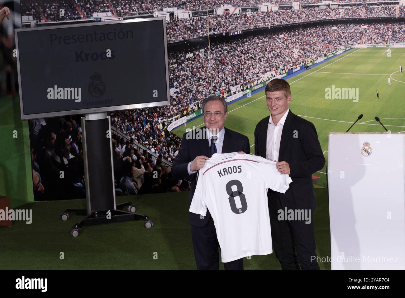 MADRID, SPAIN 17/07/2014:Toni Kroos and Real Madrid president ...