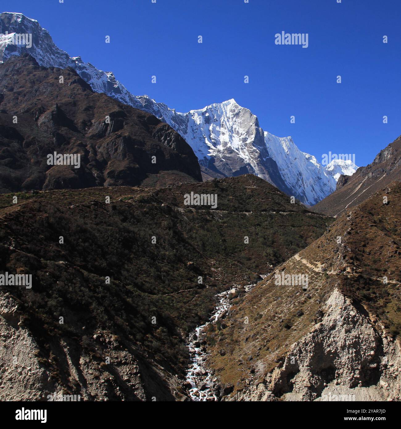 Lalamove mountain and Dudh Koshi River in autumn, Nepal Stock Photo - Alamy