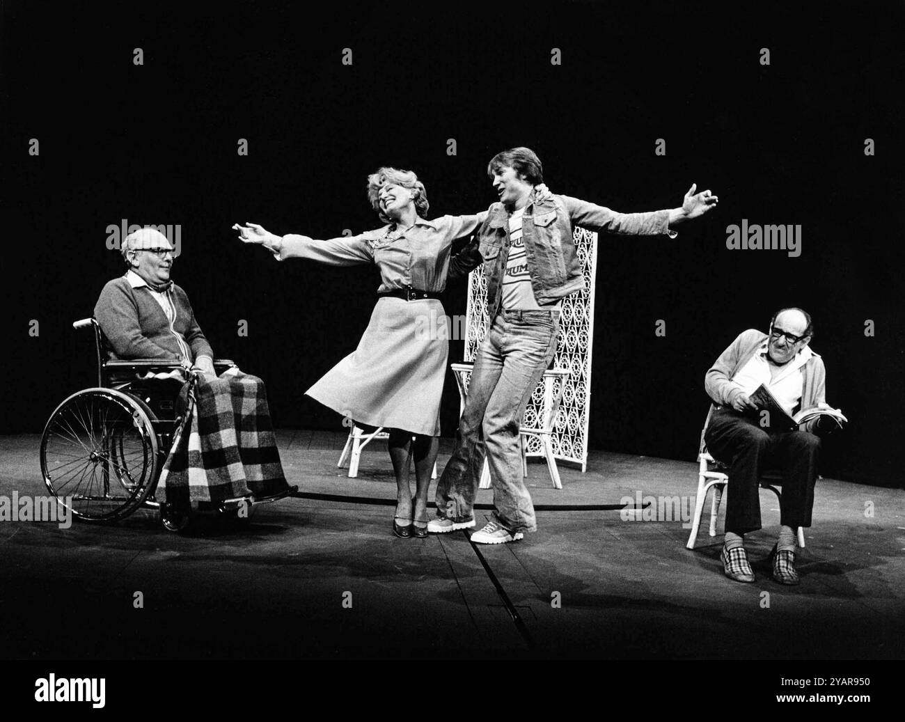 l-r: Alan Foss (Jarrow Houghton), Constance Cummings (Dodie Stripwell ...