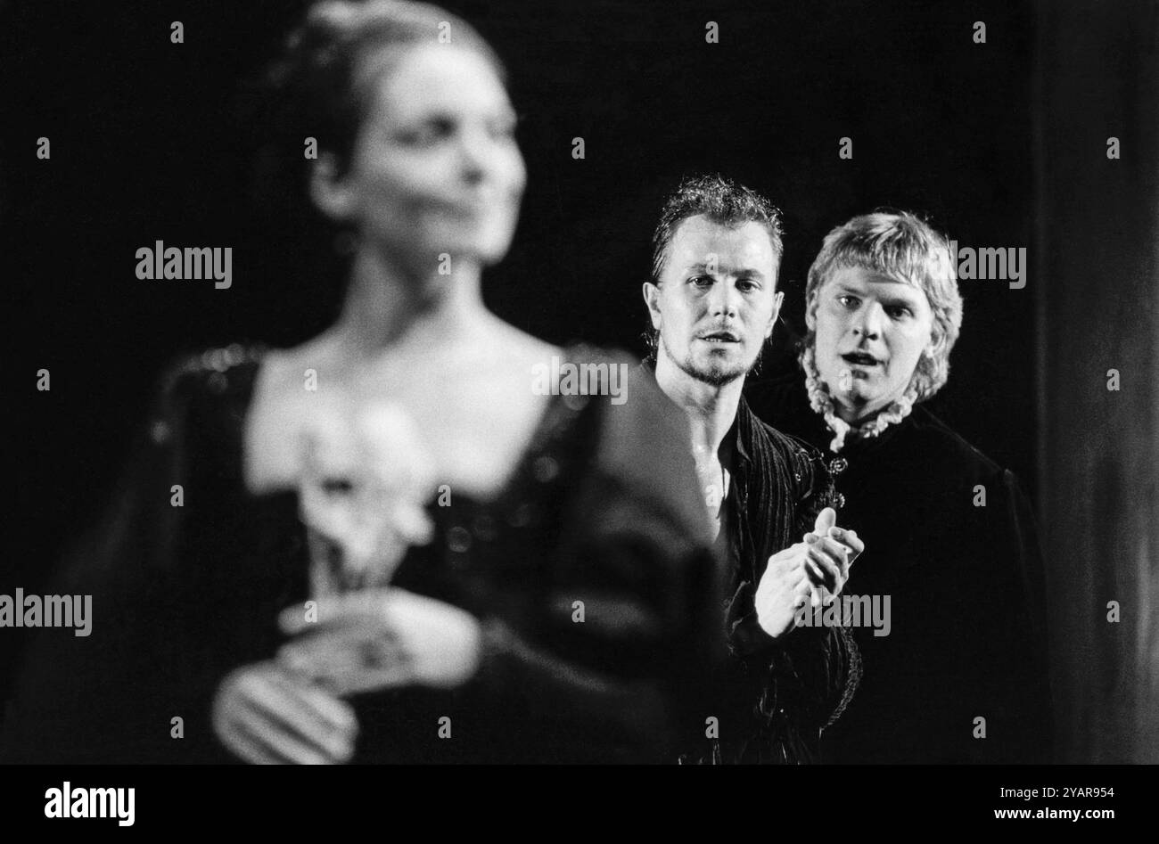 l-r: Joanne Whalley (Bianca), Gary Oldman (Sordido), Stevan Rimkus ...
