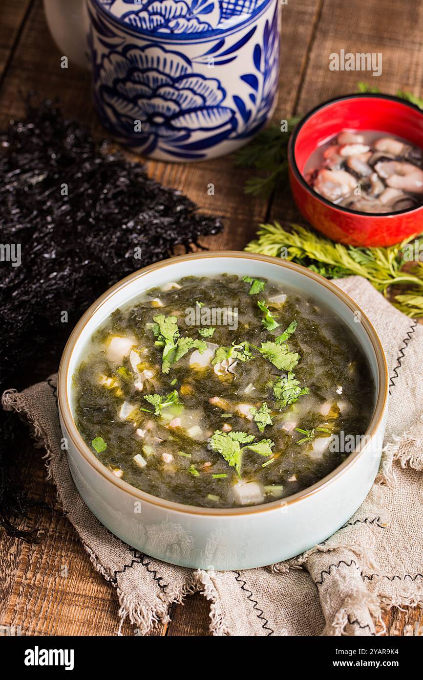 wakame Seaweed And Oyster Soup Stock Photo - Alamy
