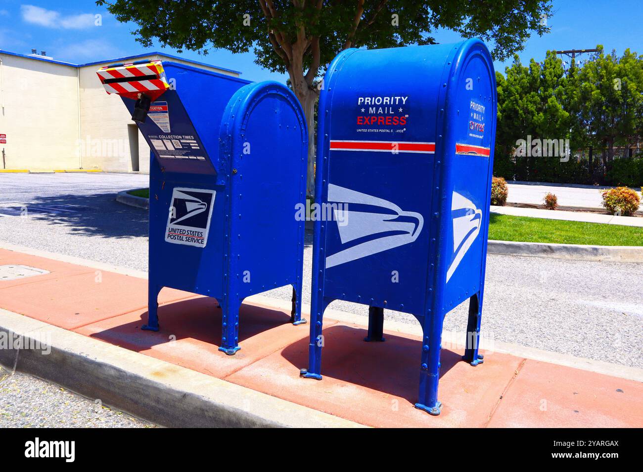 Shipping boxes united parcel hi-res stock photography and images - Alamy