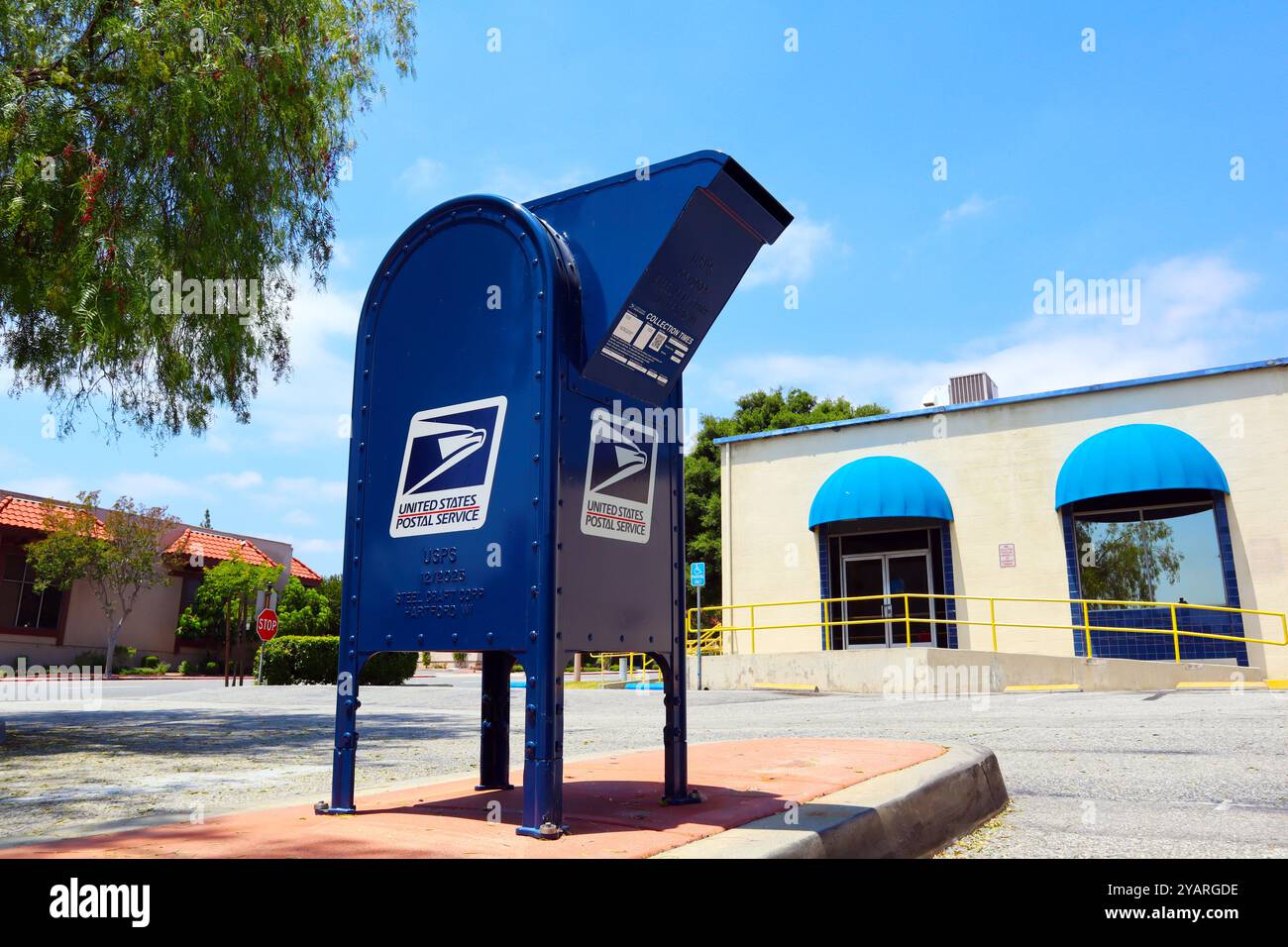United states postal service blue mail drop hi-res stock photography ...