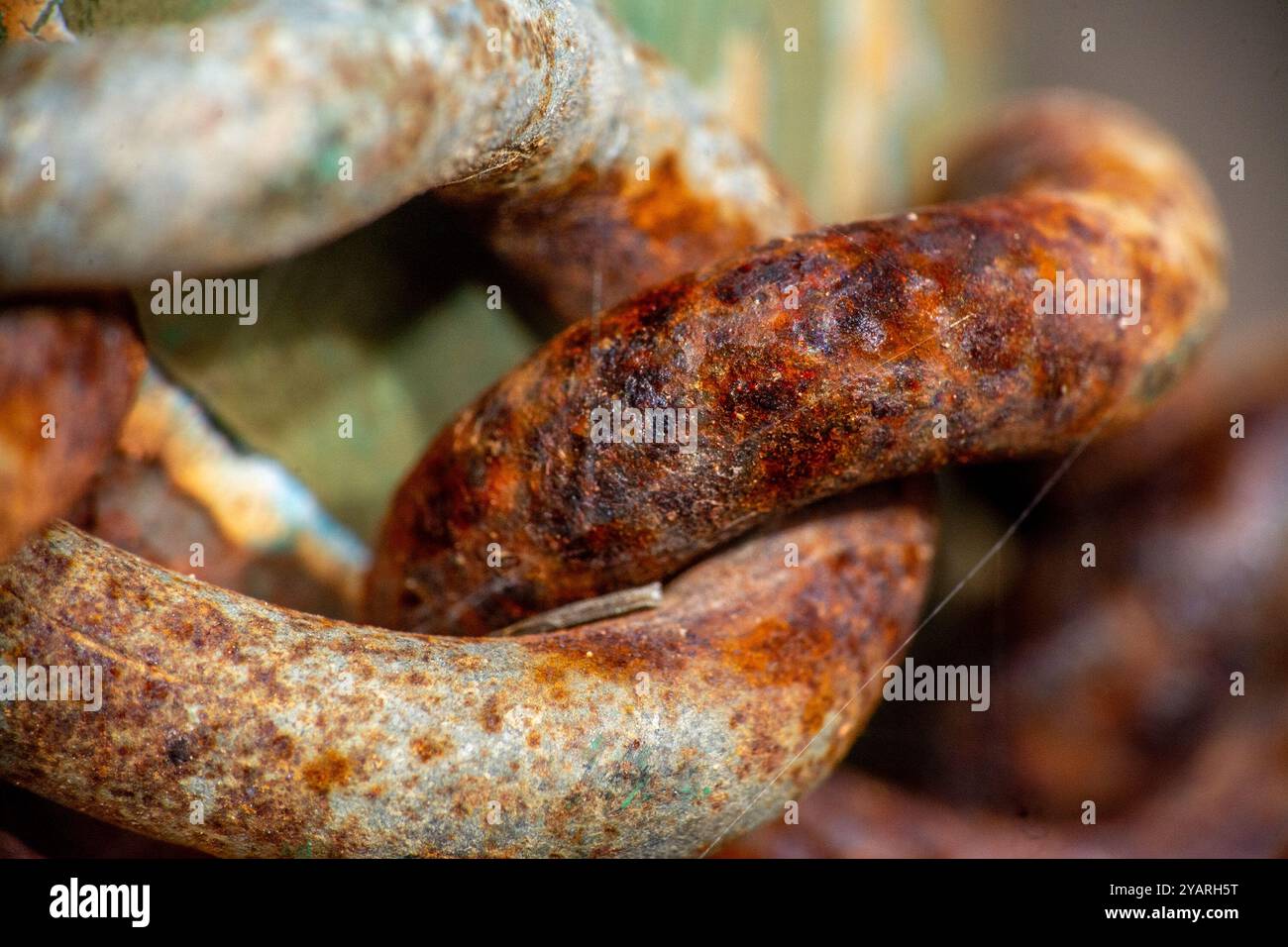 Metal chain big ring hi-res stock photography and images - Alamy