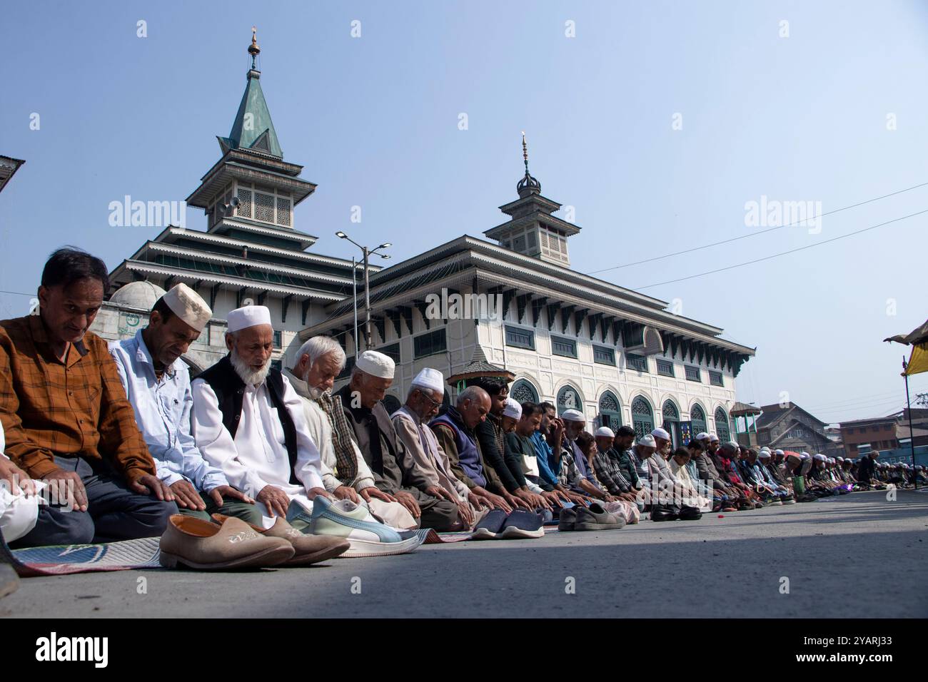 Srinagar, Jammu And Kashmir, India. 15th Oct, 2024. Kashmiri Muslim ...