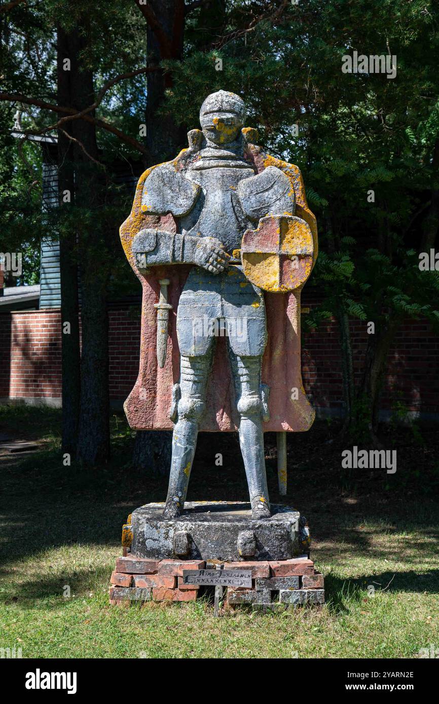 Linnan henki, concrete sculpture by Aimo Tukiainen (1974) in ...