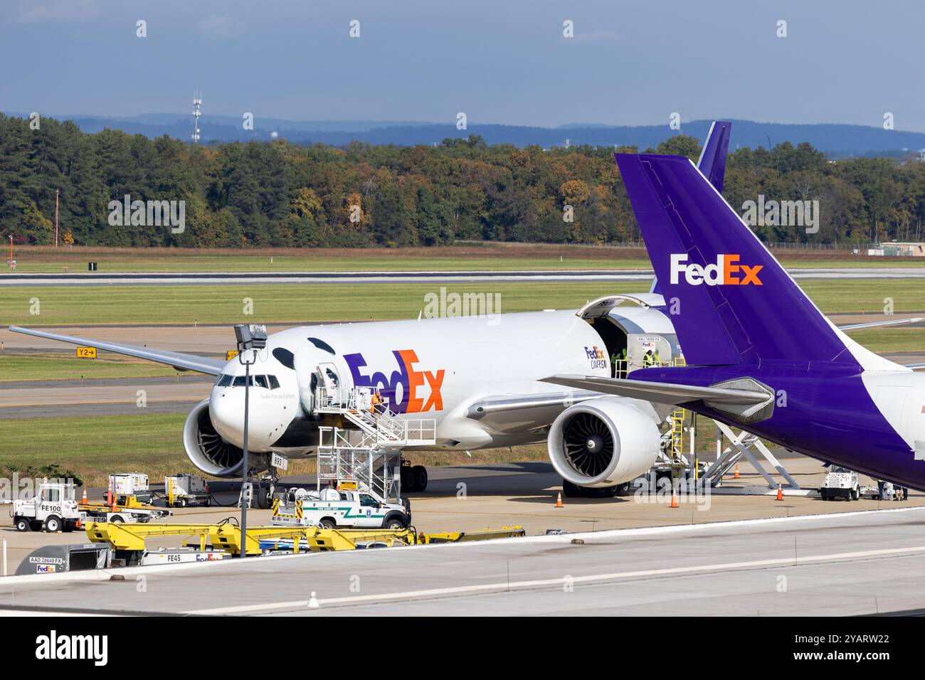 Dulles, USA. 15th Oct, 2024. An airplane transporting giant pandas ...