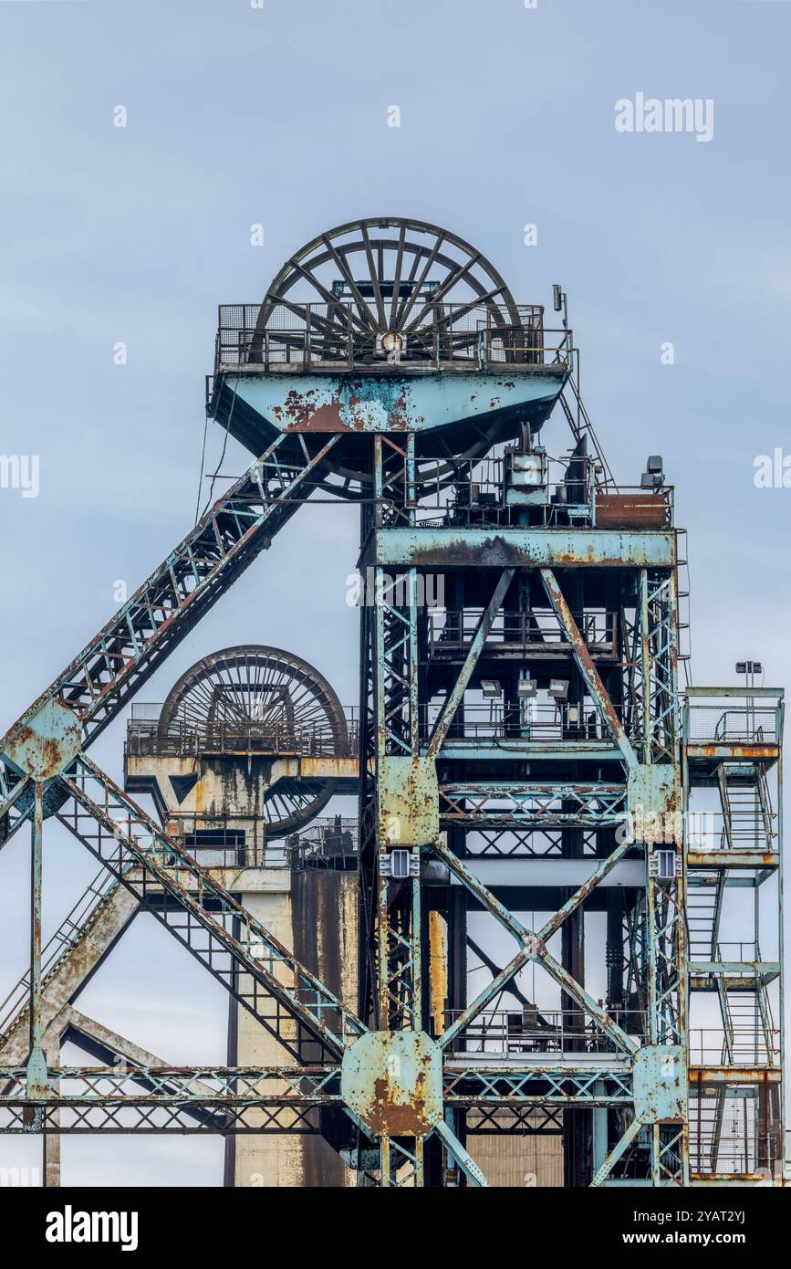 Decaying headstocks hi-res stock photography and images - Alamy