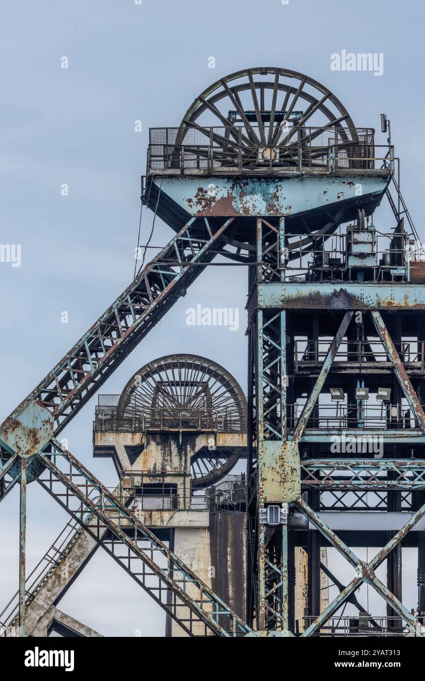 Hatfield Colliery near Doncaster, Yorkshire. Old headstocks and winding ...