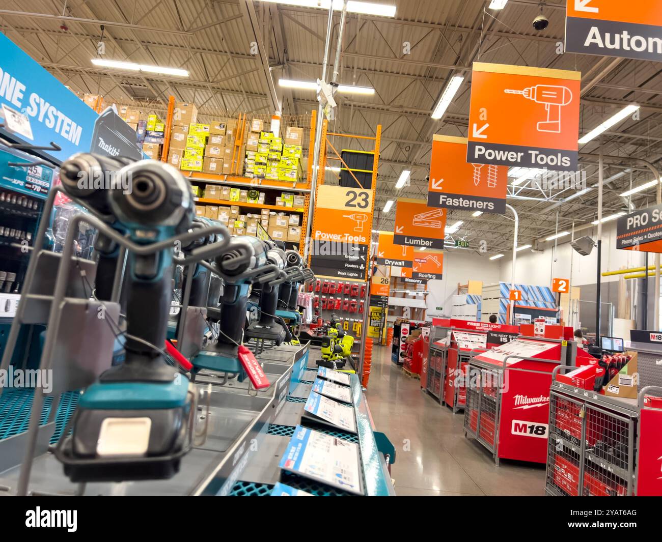 Display power tools diy store hi-res stock photography and images - Alamy