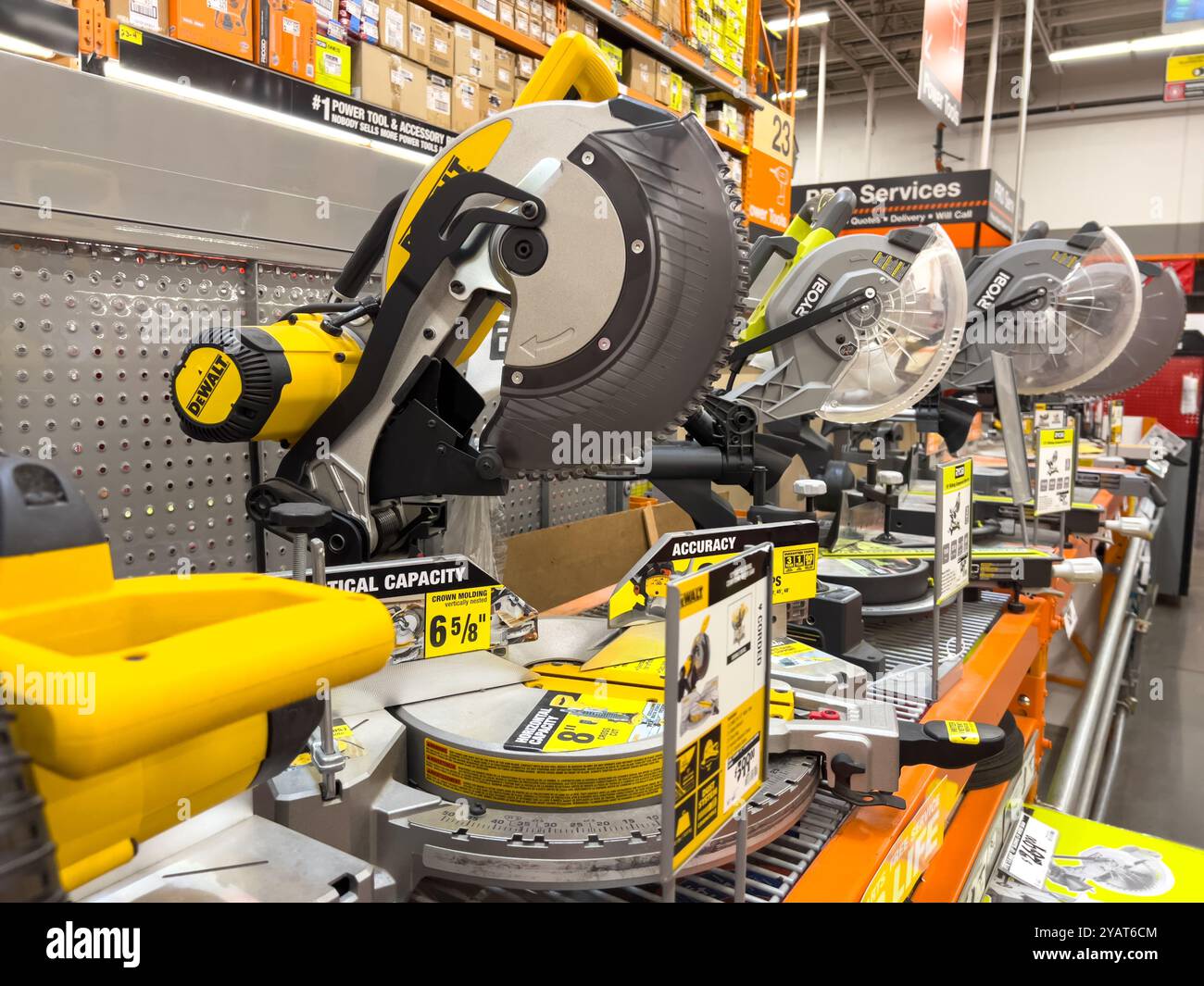 Display power tools diy store hi-res stock photography and images - Alamy