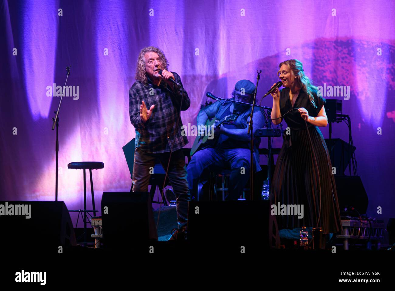 Robert Plant performs live featuring Suzi Dian the saving grace tour in ...