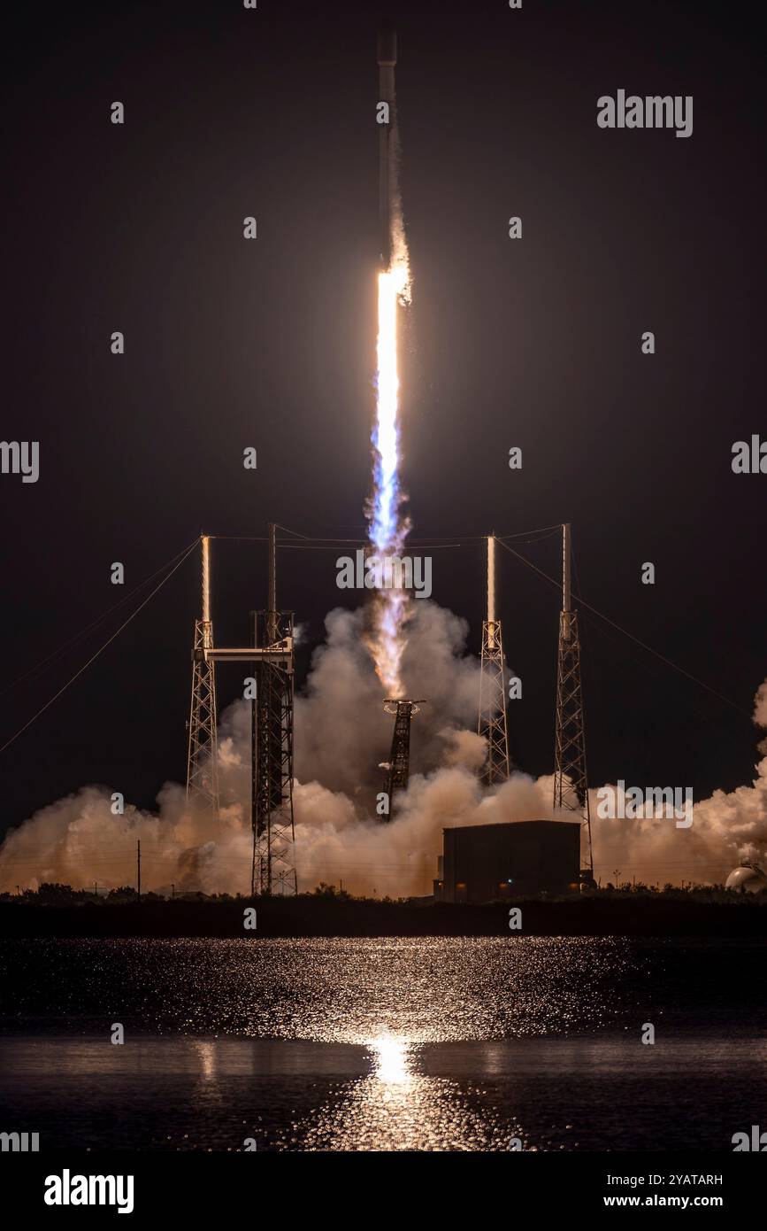23 starlink v2 mini satellites hi-res stock photography and images - Alamy