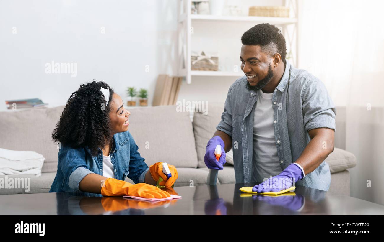 Family sharing domestic work hi-res stock photography and images - Alamy