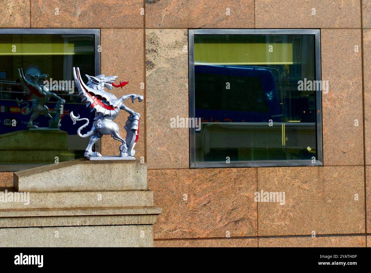 Dragon marks the boundary between City of London & Southwark, London ...