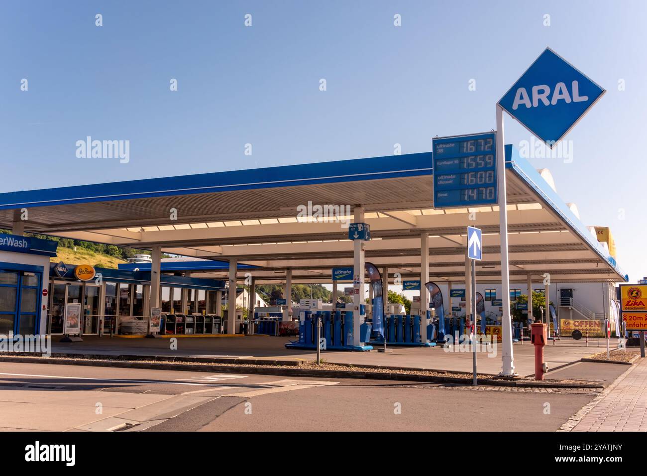 Vehicles at gas station fueling area hi-res stock photography and ...