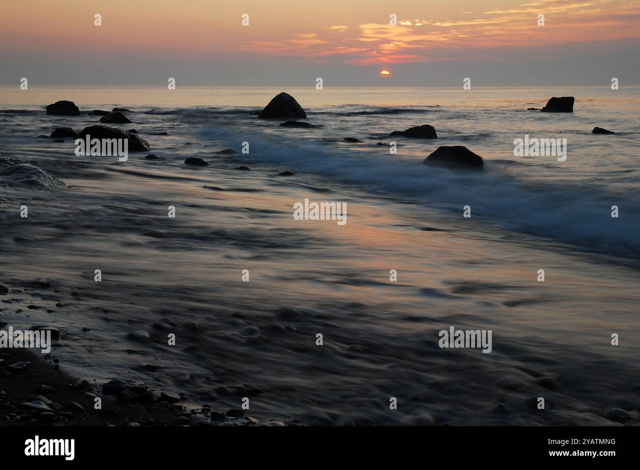 Tide on rocky shore hi-res stock photography and images - Alamy