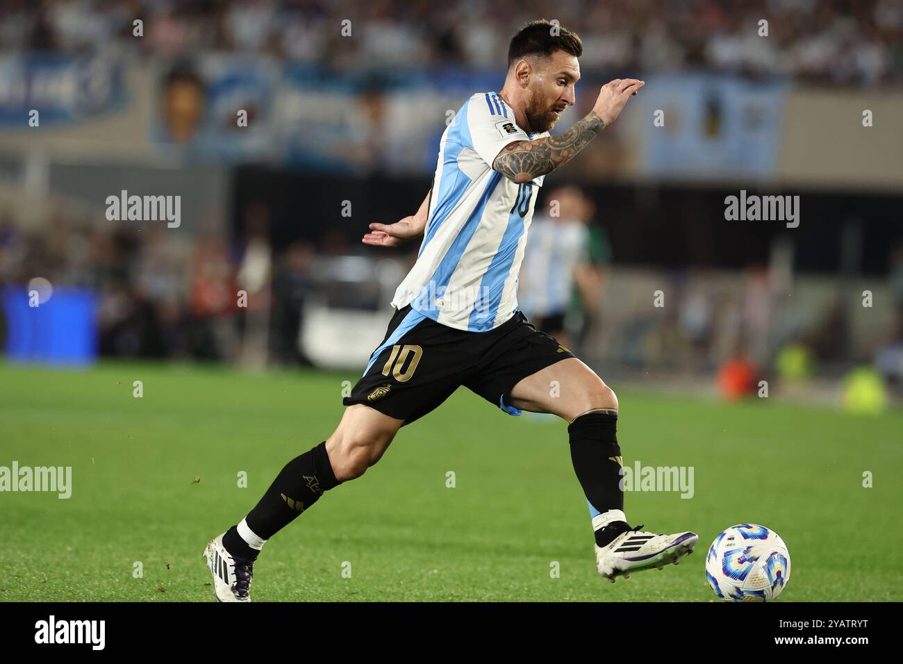 Argentina's forward Lionel Messi prepares to shots and score against ...