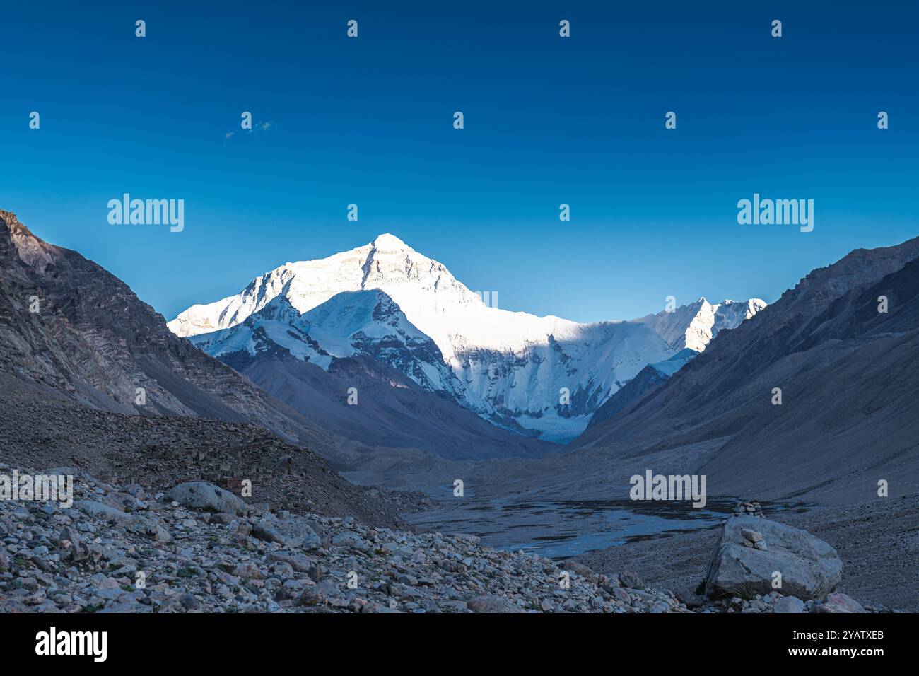 Tibet chomolungma mount everest hi-res stock photography and images - Alamy