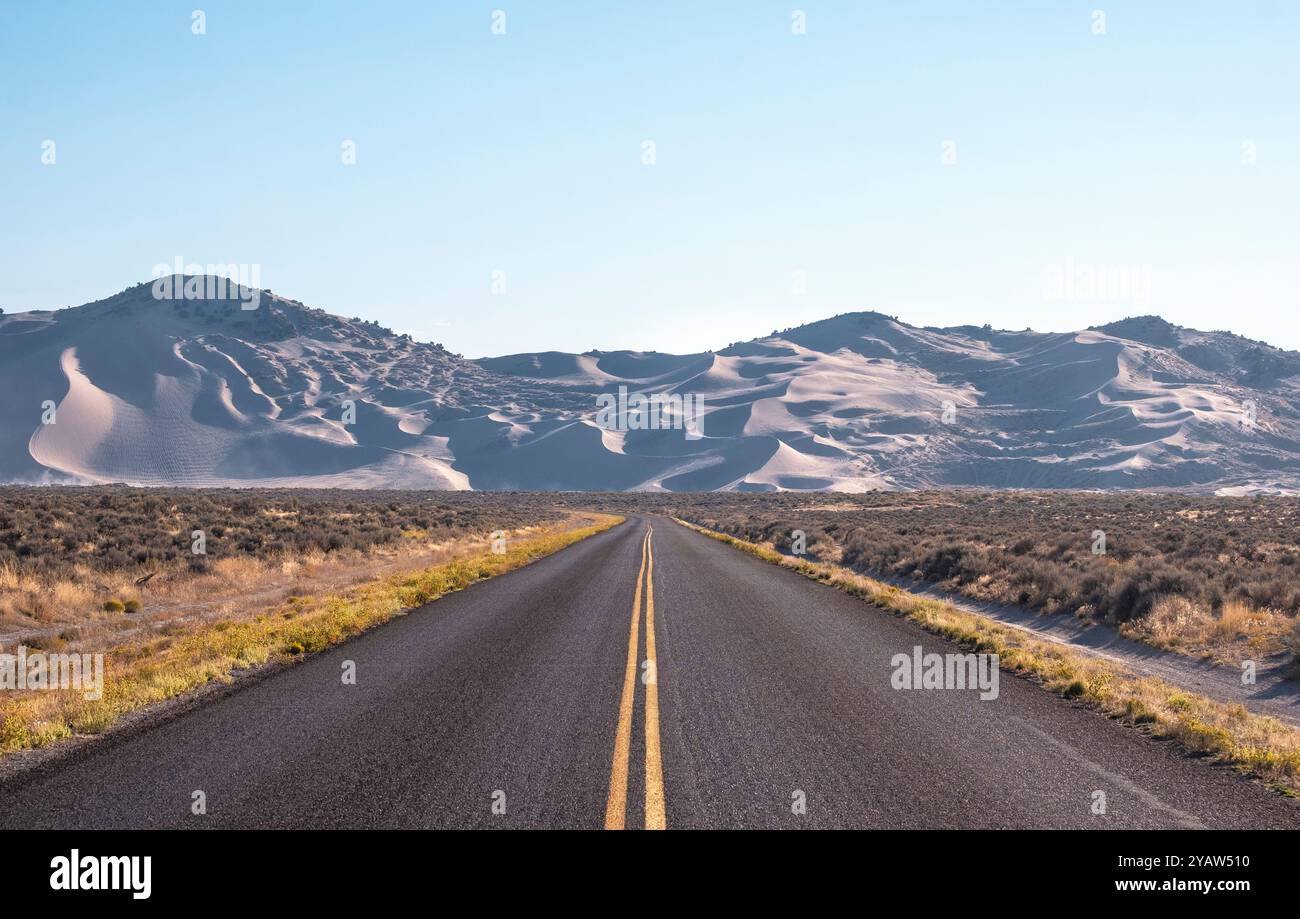 Road to Sand Mountain at Little Sahara National Recreation Area, Utah ...