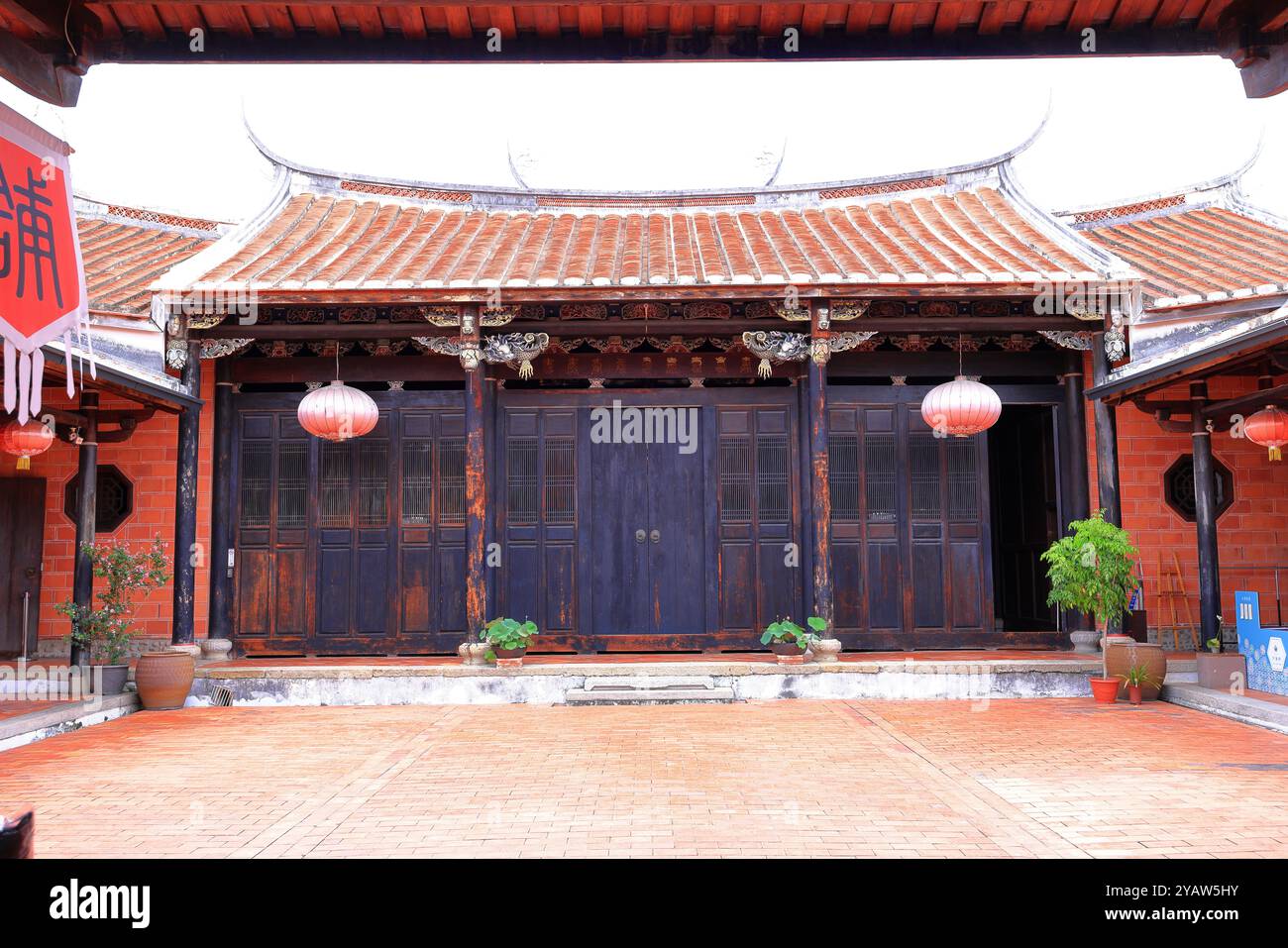 Wufeng Lin family garden with elegant mansion and classic Chinese ...