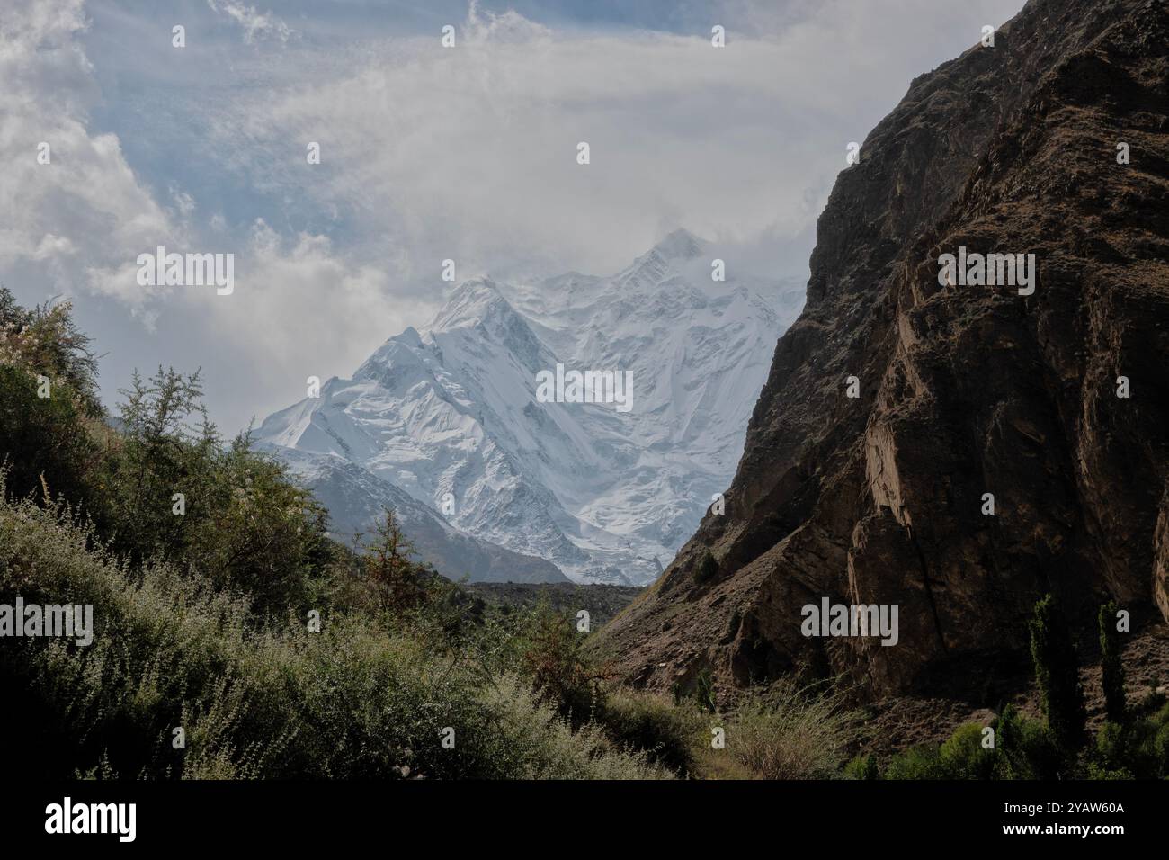 Rakaposhi karakoram mountains view hi-res stock photography and images ...