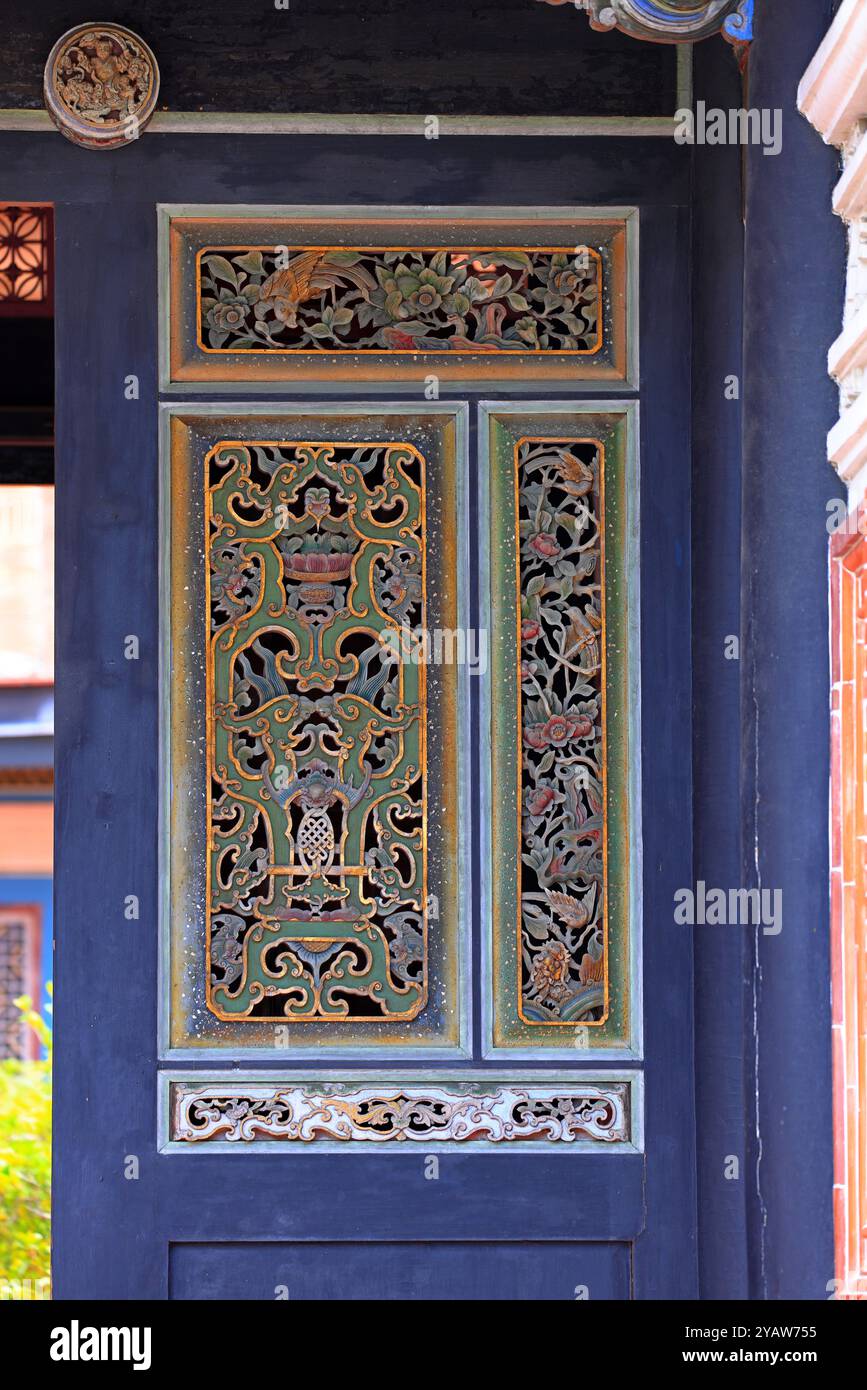Wufeng Lin family garden with elegant mansion and classic Chinese ...