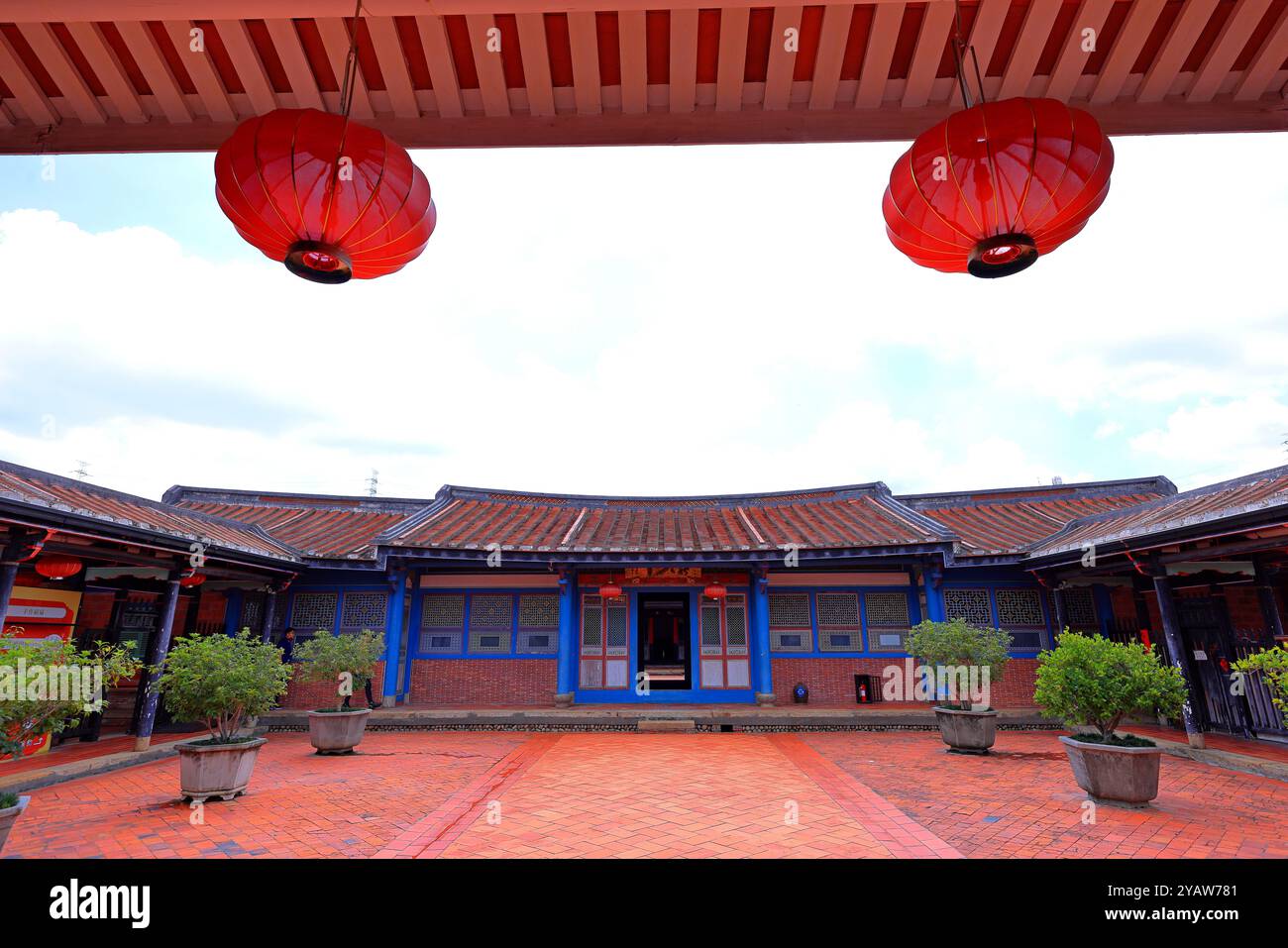 Wufeng Lin family garden with elegant mansion and classic Chinese ...