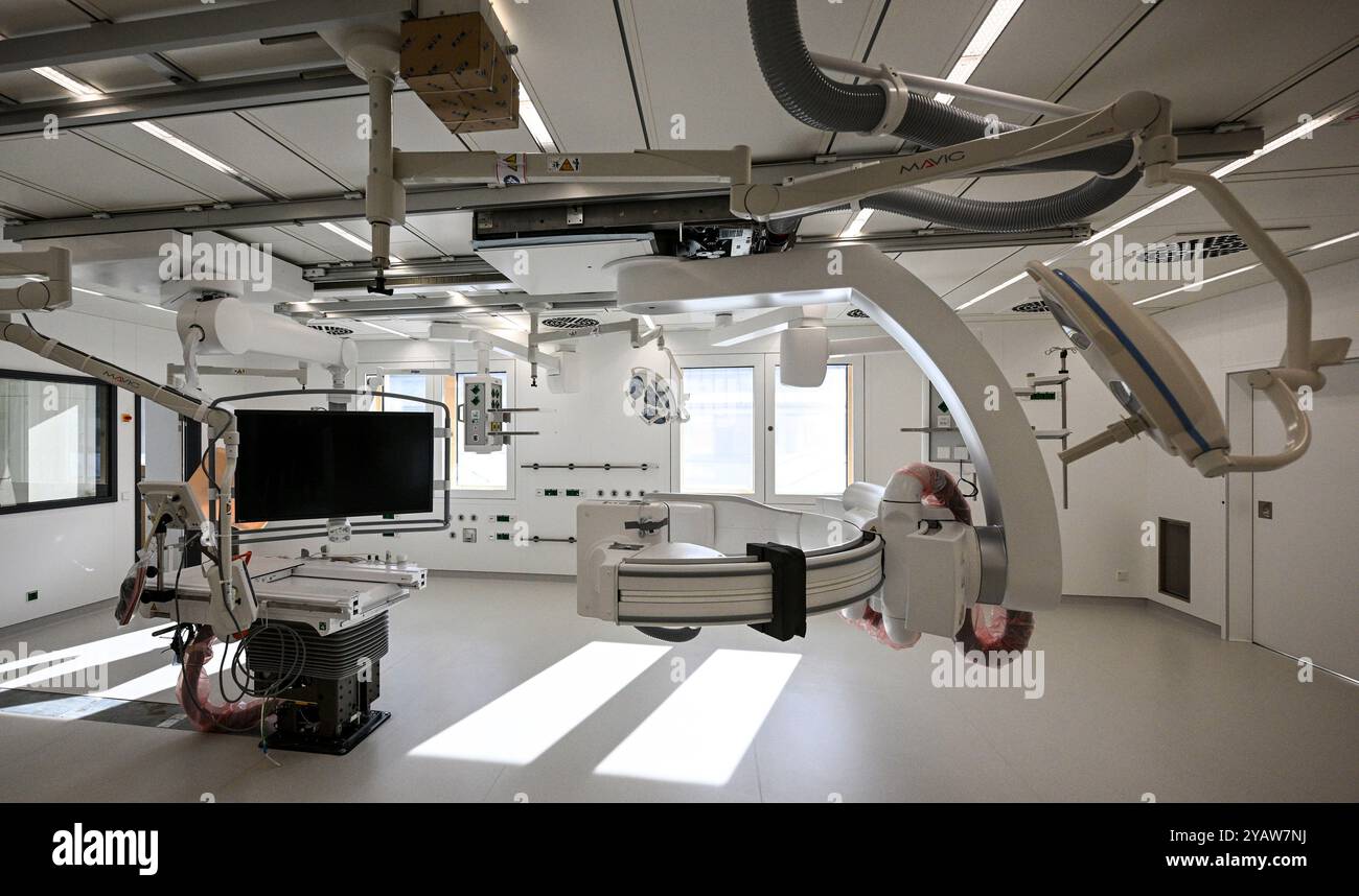 Berlin, Germany. 15th Oct, 2024. View of an operating room in the ...