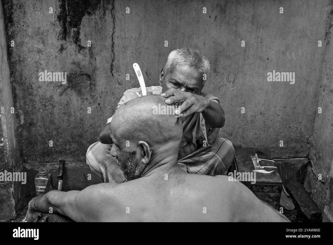 Serious man barber razor hi-res stock photography and images - Alamy