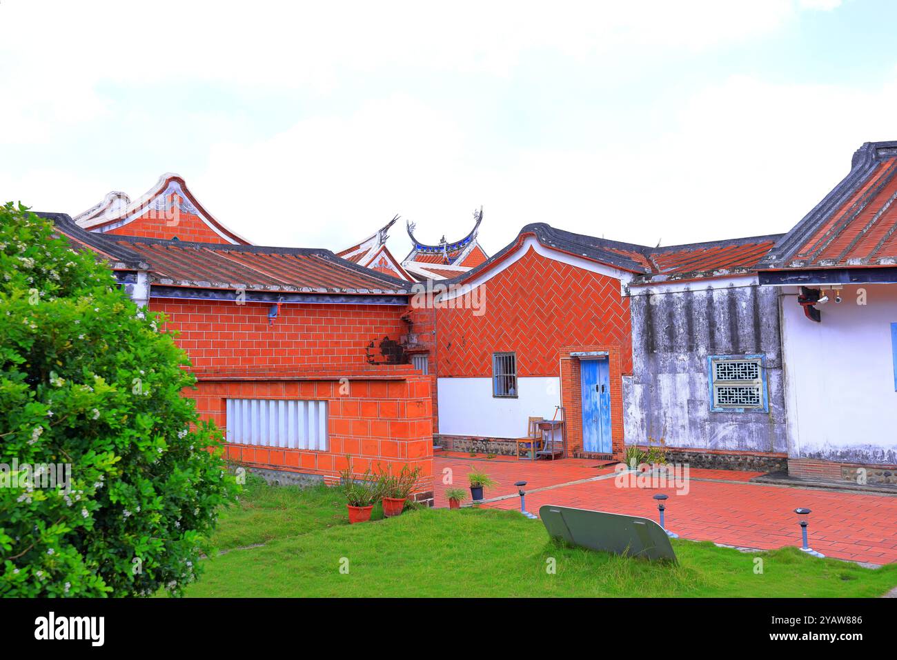 Wufeng Lin family garden with elegant mansion and classic Chinese ...