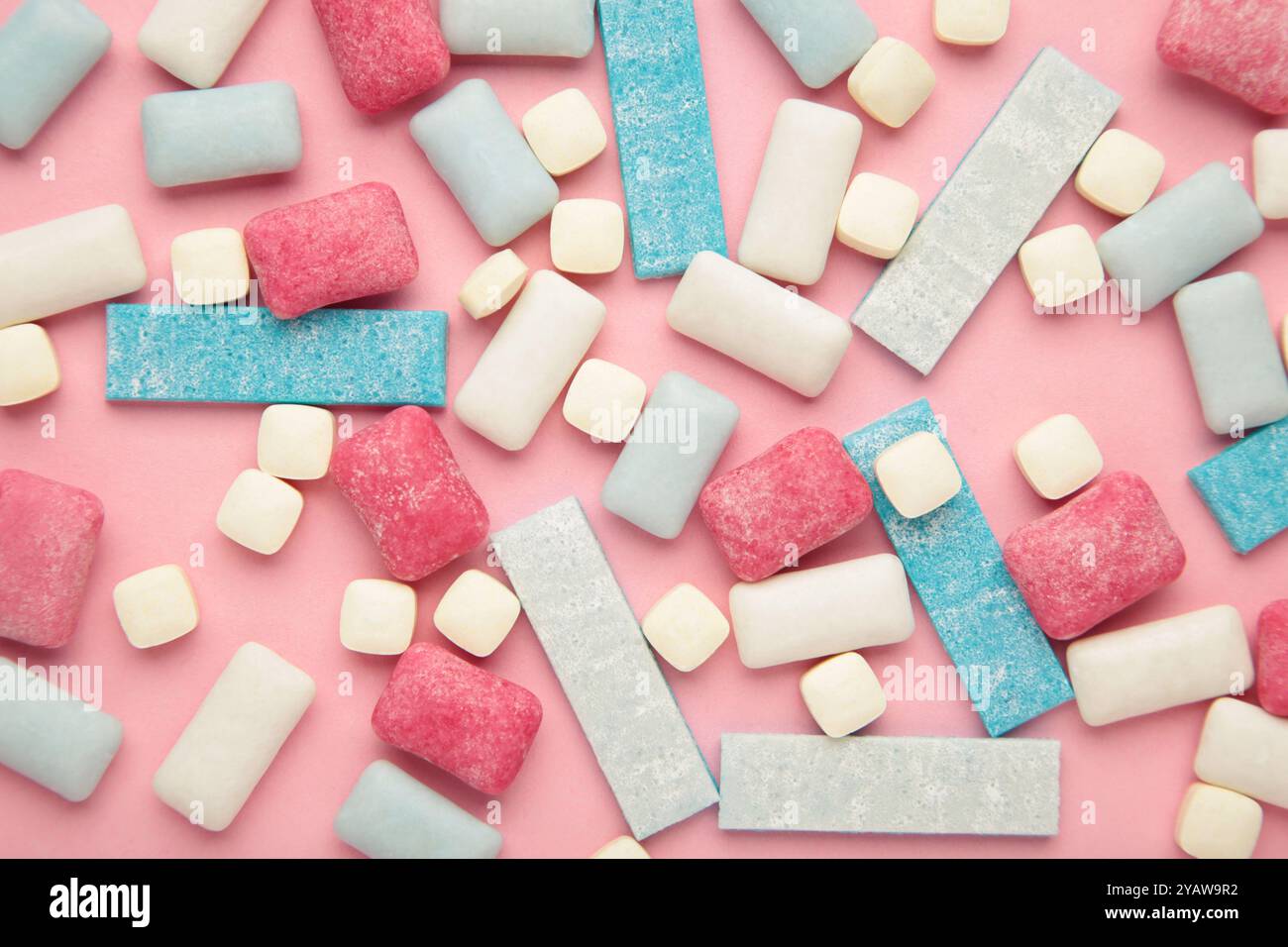 Different chewing gums on pink background. Top view Stock Photo - Alamy