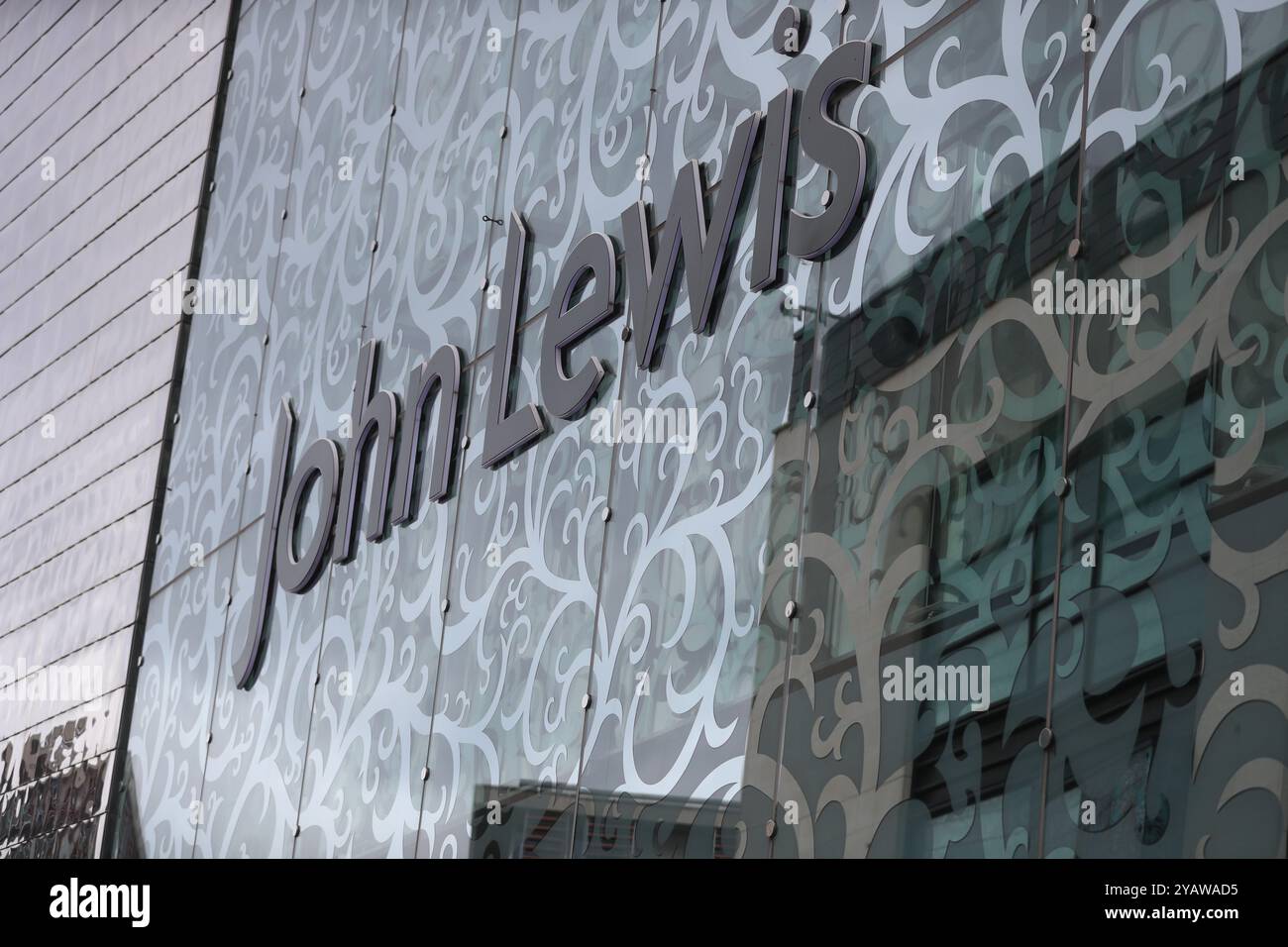 Digital signage in banking hi-res stock photography and images - Alamy