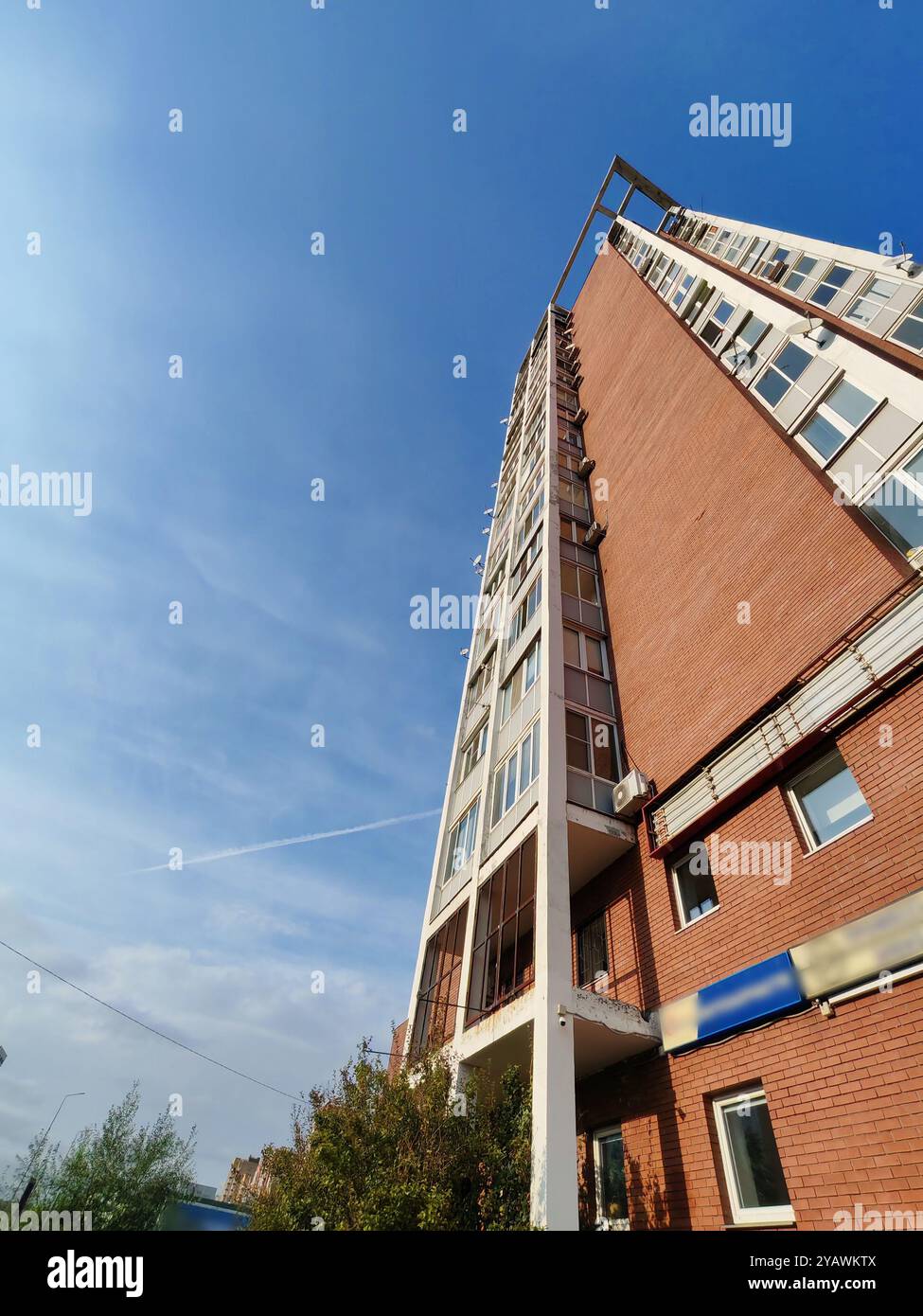High rise building air conditioning units hi-res stock photography and ...