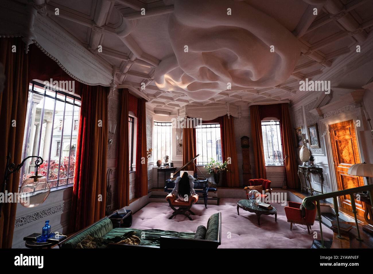 Poor things emma stone hi-res stock photography and images - Alamy