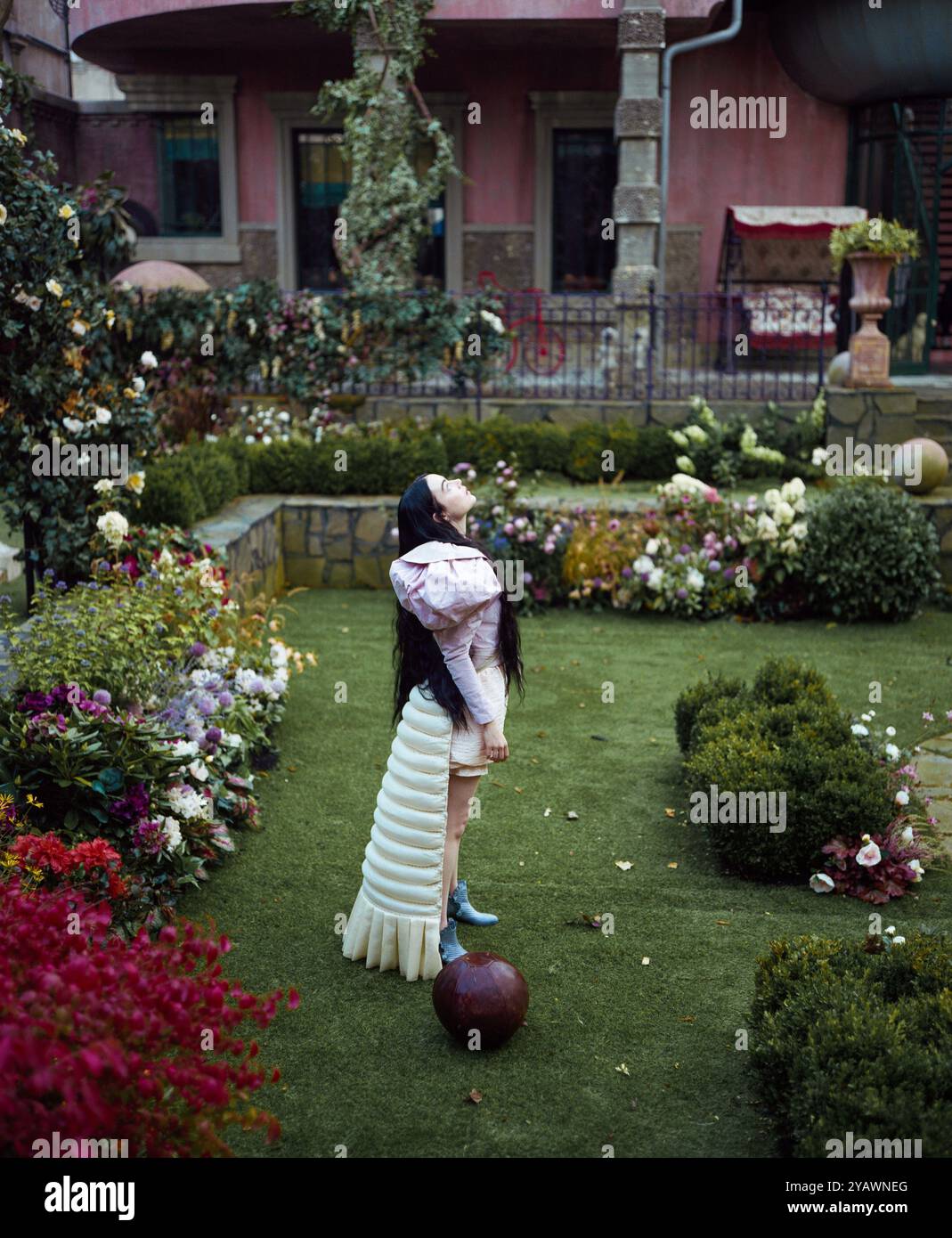 Emma stone poor things film still hi-res stock photography and images ...