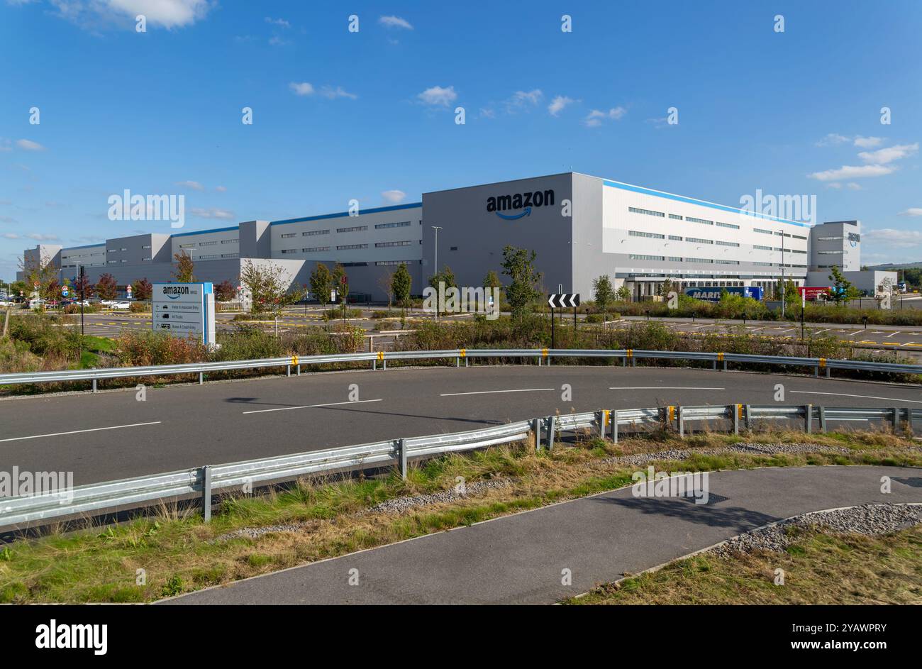 Amazon Fulfilment centre BRS2, warehousing and distribution building ...