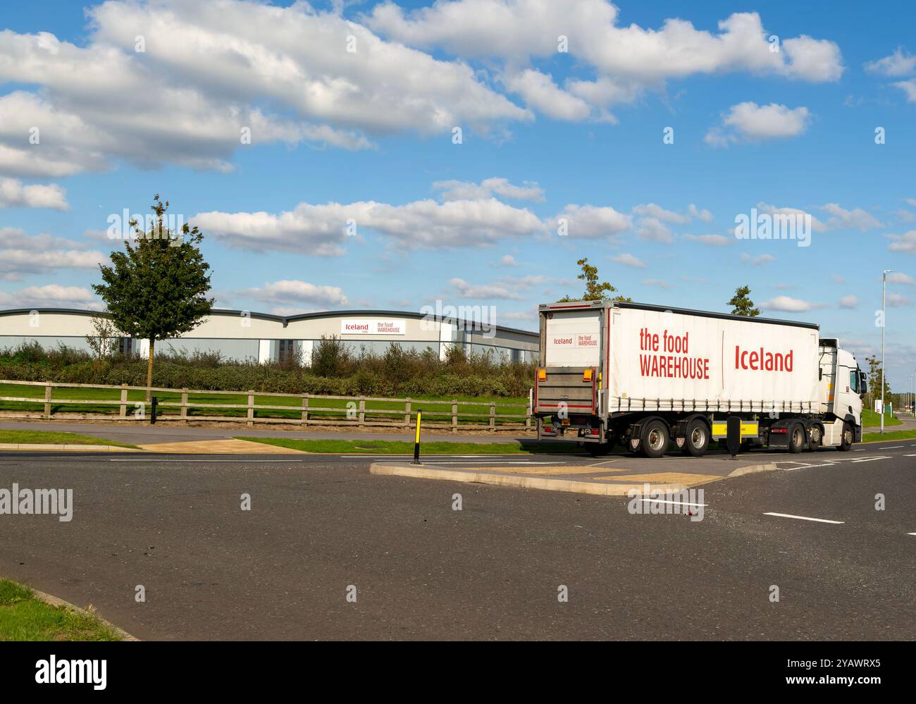 Iceland frozen food warehouse and distribution centre building ...