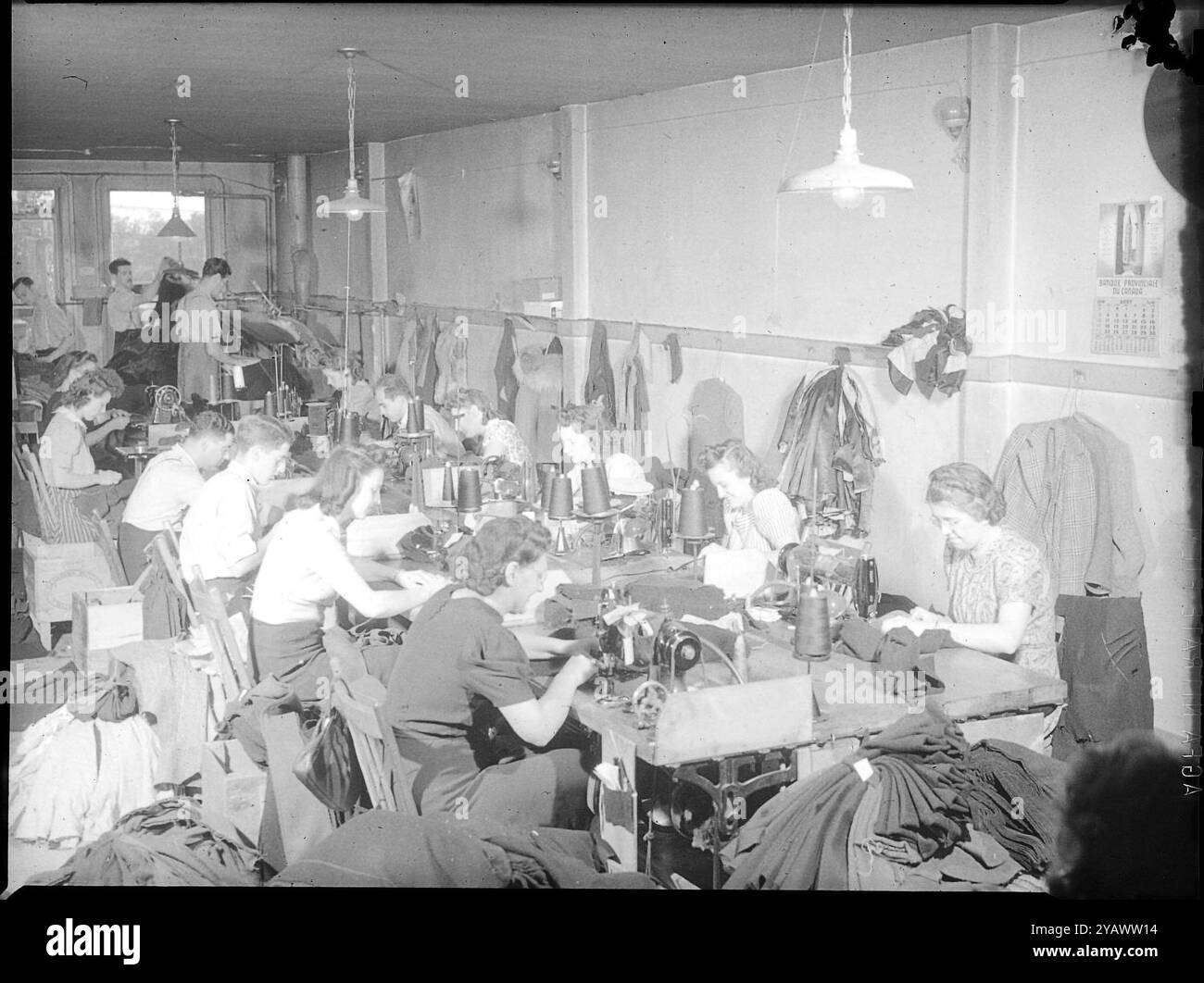Seamstresses 1940s hi-res stock photography and images - Alamy