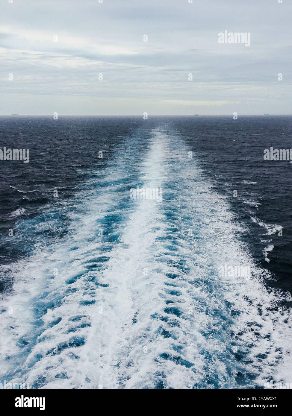 Ship Trail in the Indian Ocean, Travel the seas Stock Photo - Alamy