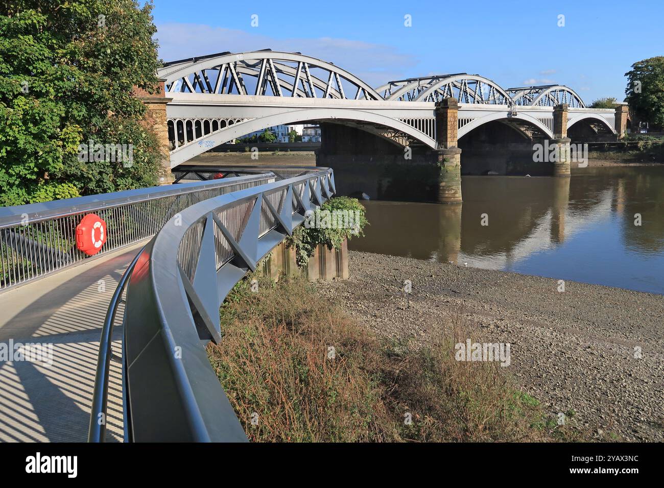 Chiswick bridge hi-res stock photography and images - Alamy