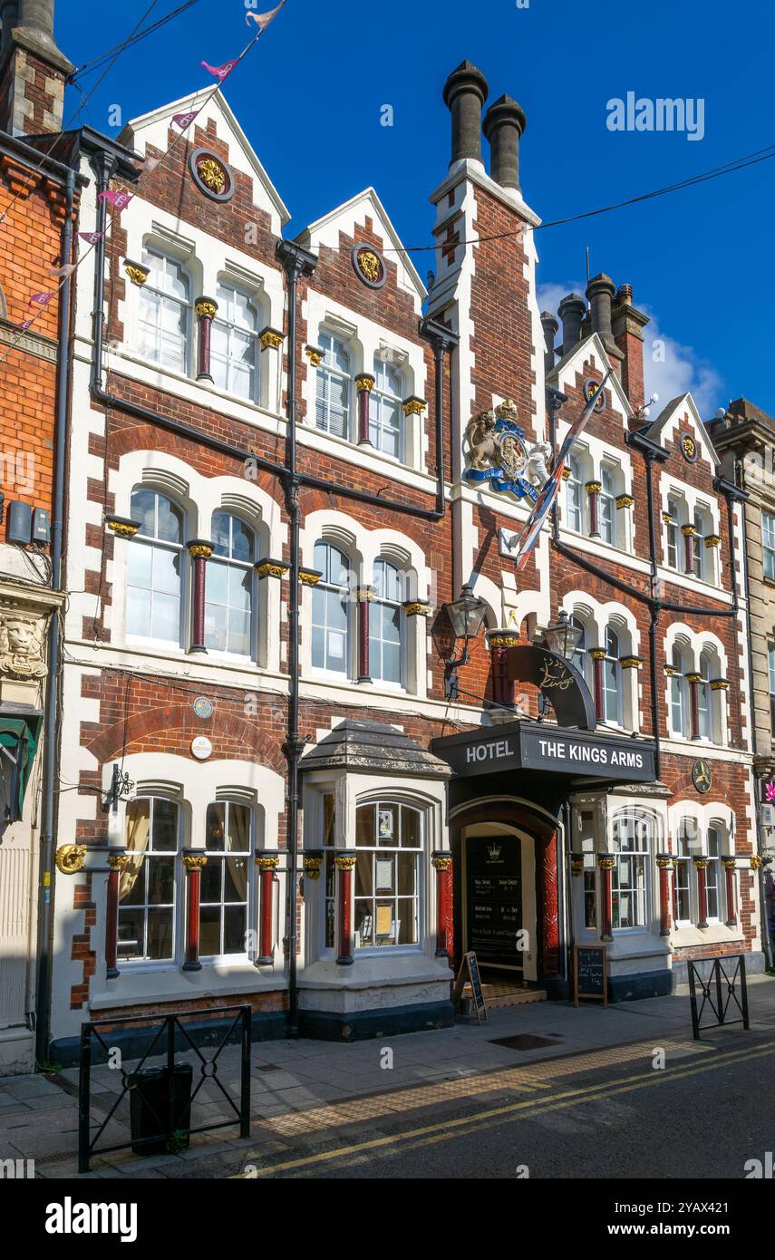 Historic buildings the Kings Arms Hotel, Wood Street, Old Town, Swindon ...