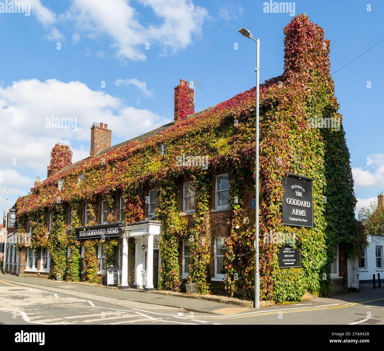 The Goddard Arms historic building, High Street, Old Town, Swindon ...