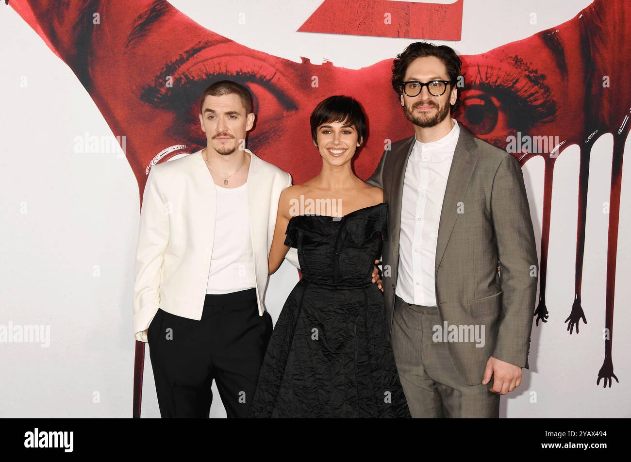 LOS ANGELES, CALIFORNIA - OCTOBER 14: (L-R) Kyle Gallner, Naomi Scott ...